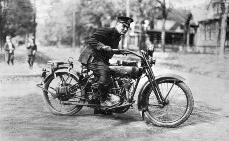 62 Amazing Vintage Photos of People and Their Motorcycles During the ...