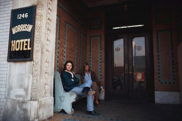 30 Behind the Scenes Photographs From the Morrison Hotel’s Album Cover ...