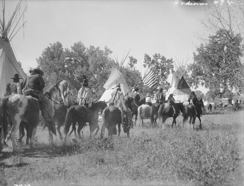 51 Stunning Vintage Photos Of The Crow Tribe during the Early 20th ...