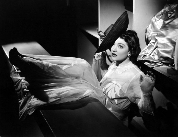 49 Stunning Vintage Photos of Actress Myrna Loy During the 1930s ...