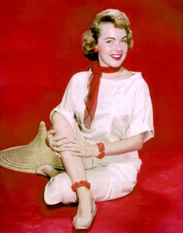 52 Stunning Photos of Actress Terry Moore in the 1940s and 1950s ...