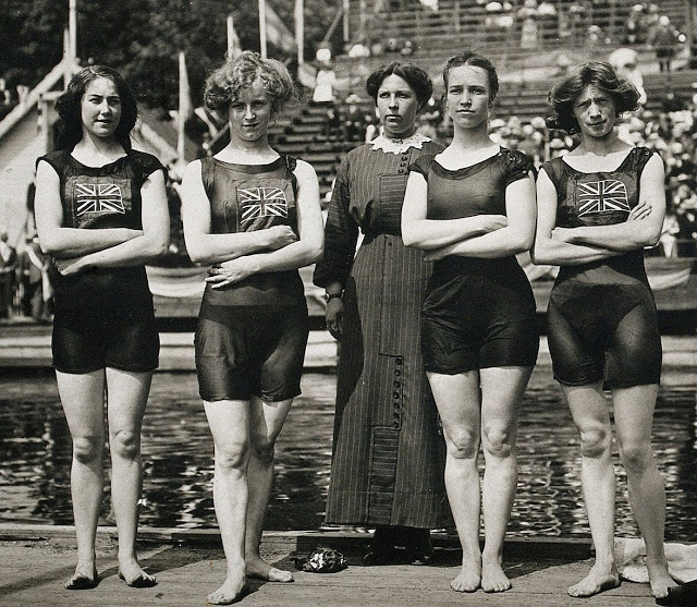 36 Vintage Photos of Women in Bathing Suits During the 1910s ...