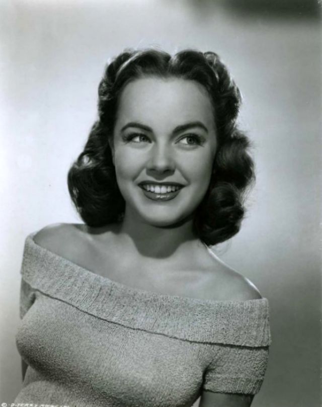 52 Stunning Photos of Actress Terry Moore in the 1940s and 1950s ...