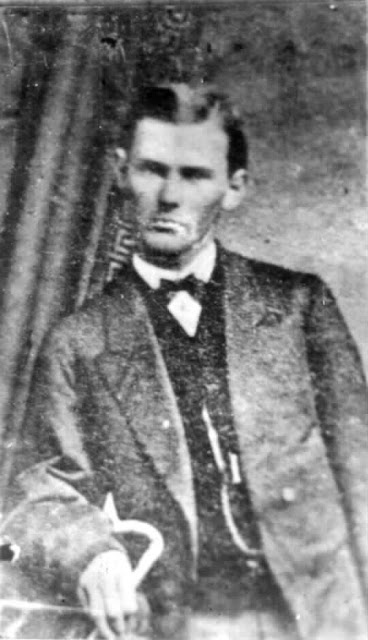 23 Vintage Photos of Outlaw Jesse James From the Late 19th Century ...