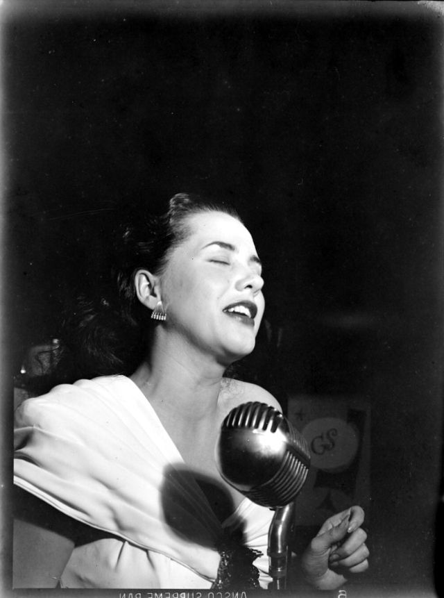 38 Amazing Photos of Celebrated Female Jazz Artists of the 1940s ...