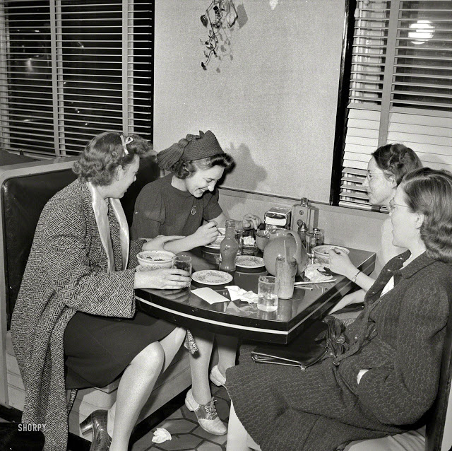 32 Vintage Photos Showing the Inside of American Restaurants and ...