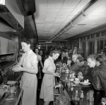 32 Vintage Photos Showing the Inside of American Restaurants and ...