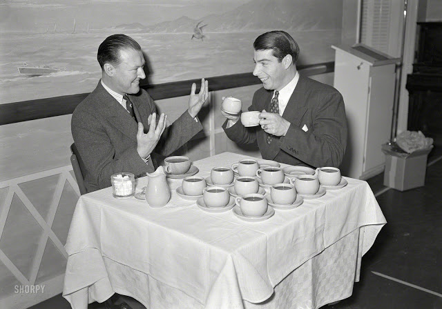32 Vintage Photos Showing the Inside of American Restaurants and ...