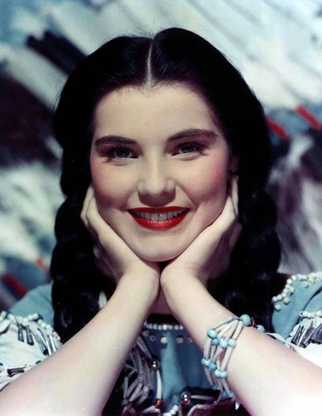 43 Stunning Photos of Actress Debra Paget in the Late 1940s and 1950s ...