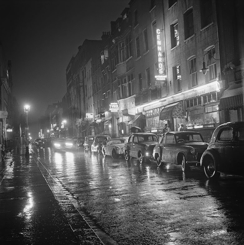 26 Fascinating Photos of Soho, London in the 1950s – Yesterday Today