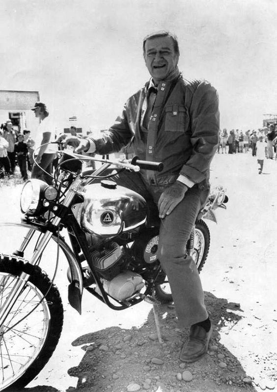 54 Vintage Photos of Celebrities and their Motorcycles – Yesterday Today