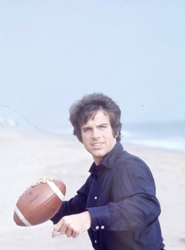 33 Handsome Photos of Warren Beatty in the 1950s and 1960s – Yesterday ...
