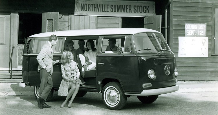 64 Amazing Photos Showing People With Their Classic VW Buses ...