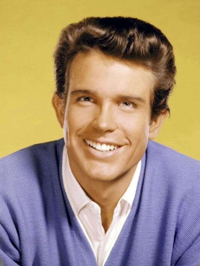 33 Handsome Photos of Warren Beatty in the 1950s and 1960s – Yesterday ...
