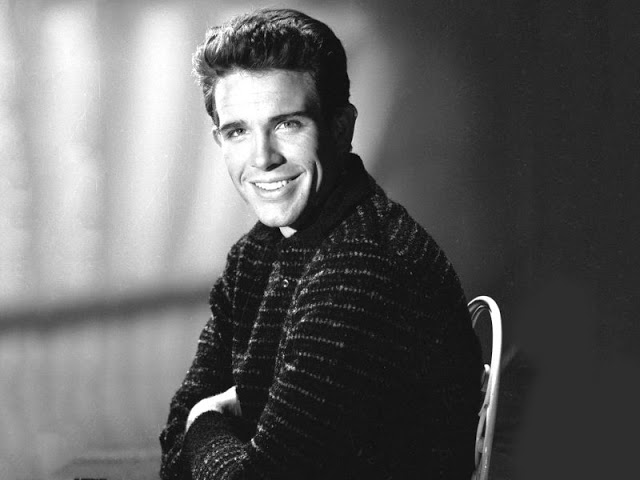 33 Handsome Photos of Warren Beatty in the 1950s and 1960s – Yesterday ...
