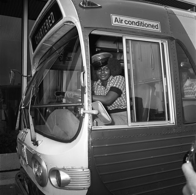 Mary Wallace: The First Female Bus Driver for Chicago Transit Authority ...
