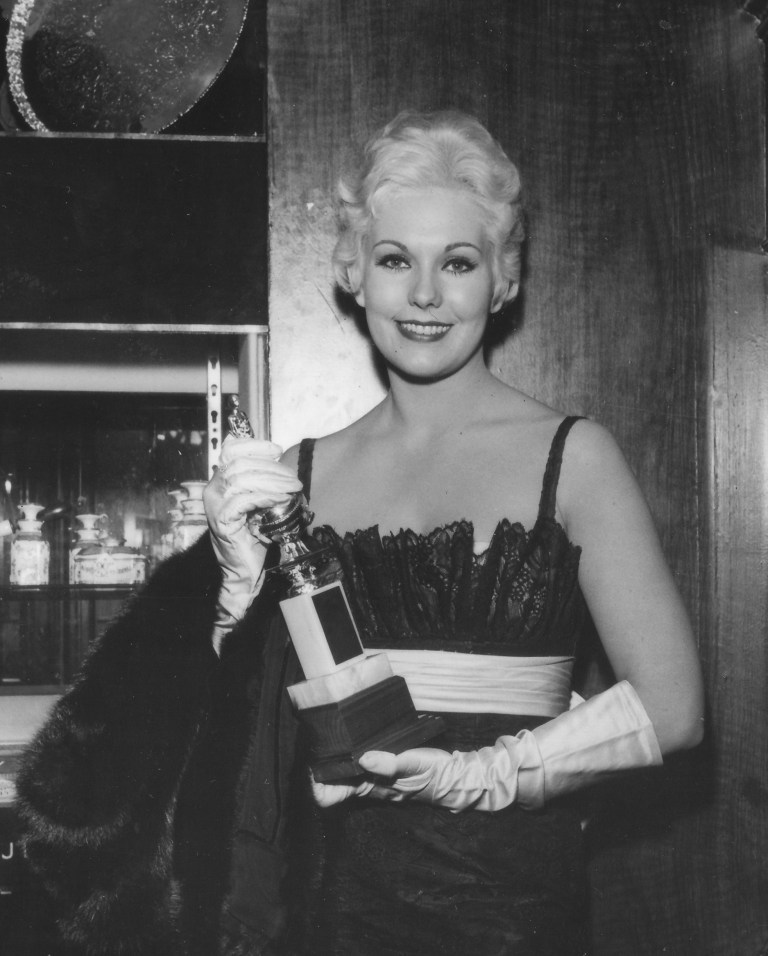 50 Beautiful Photos of Actress Kim Novak During the 1950s – Yesterday Today