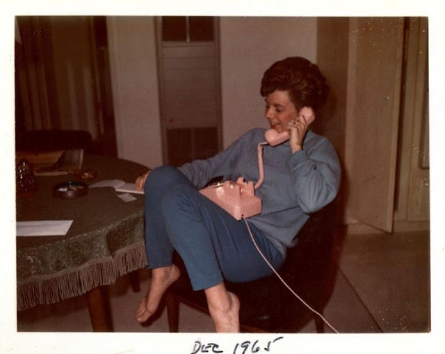 22 Vintage Photos That Show What Telephones Looked Like in the 1960s ...