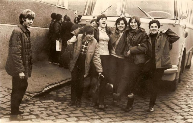 30 Vintage Photos of School Buses in the 1950s and 1960s – Yesterday Today