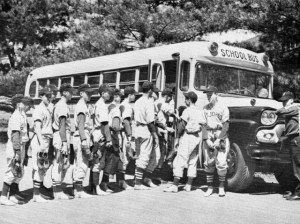 30 Vintage Photos of School Buses in the 1950s and 1960s – Yesterday Today