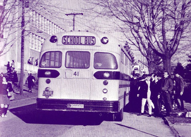 30 Vintage Photos of School Buses in the 1950s and 1960s – Yesterday Today