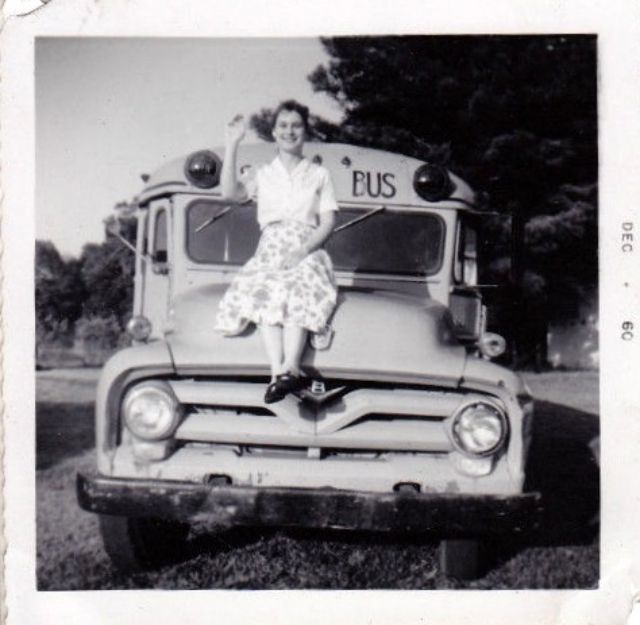 30 Vintage Photos of School Buses in the 1950s and 1960s – Yesterday Today