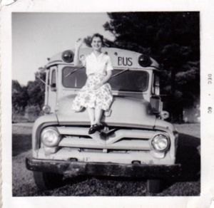 30 Vintage Photos of School Buses in the 1950s and 1960s – Yesterday Today