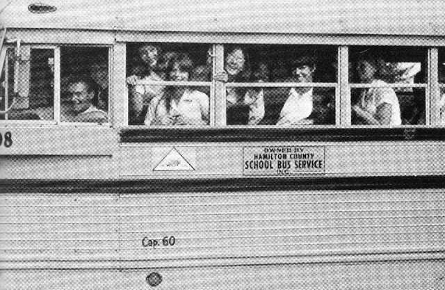 30 Vintage Photos of School Buses in the 1950s and 1960s – Yesterday Today