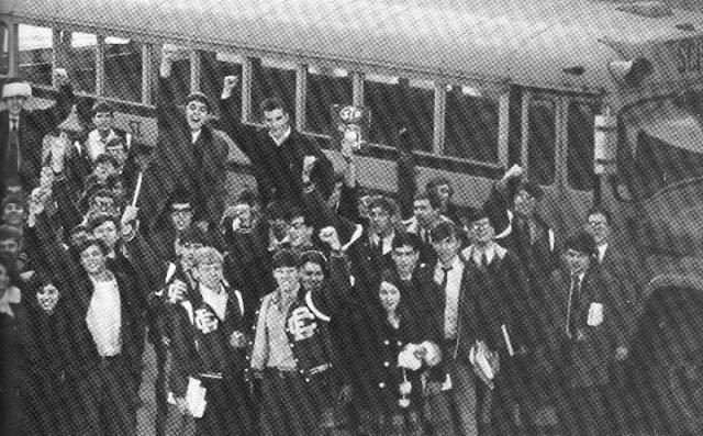 30 Vintage Photos of School Buses in the 1950s and 1960s – Yesterday Today