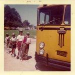 30 Vintage Photos of School Buses in the 1950s and 1960s – Yesterday Today