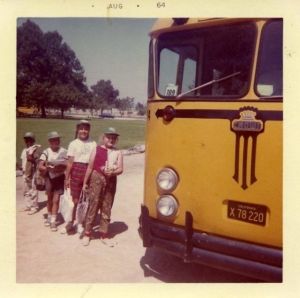 30 Vintage Photos of School Buses in the 1950s and 1960s – Yesterday Today