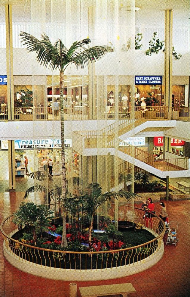 Wonderful Photographs of Shopping Malls in America During the 1950s ...