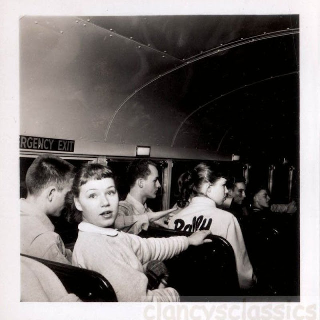 30 Vintage Photos of School Buses in the 1950s and 1960s – Yesterday Today