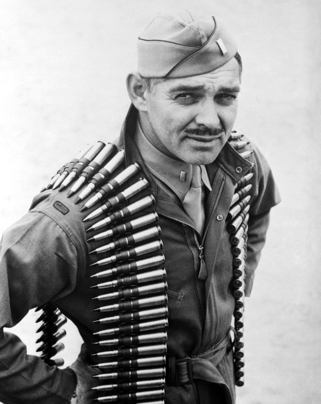 22 Vintage Photographs of Clark Gable Served in Uniform, Flew Combat ...
